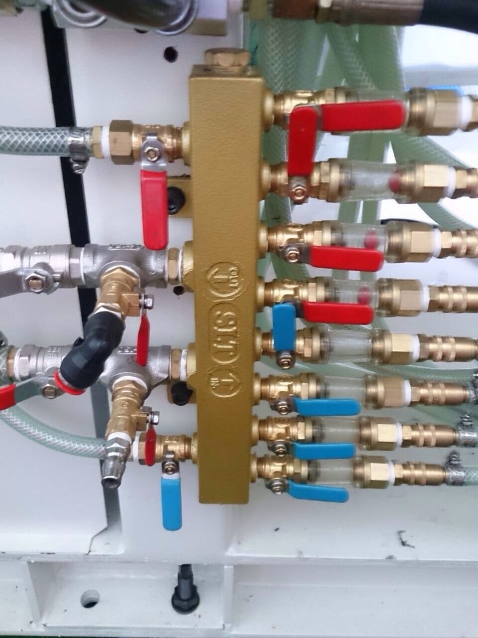 Liquid cooling coupler