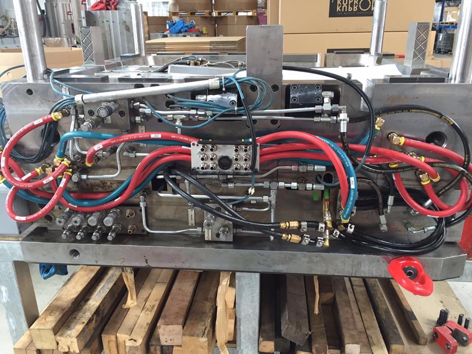 Liquid cooling coupler