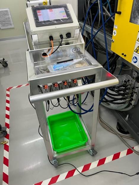 Liquid cooling coupler